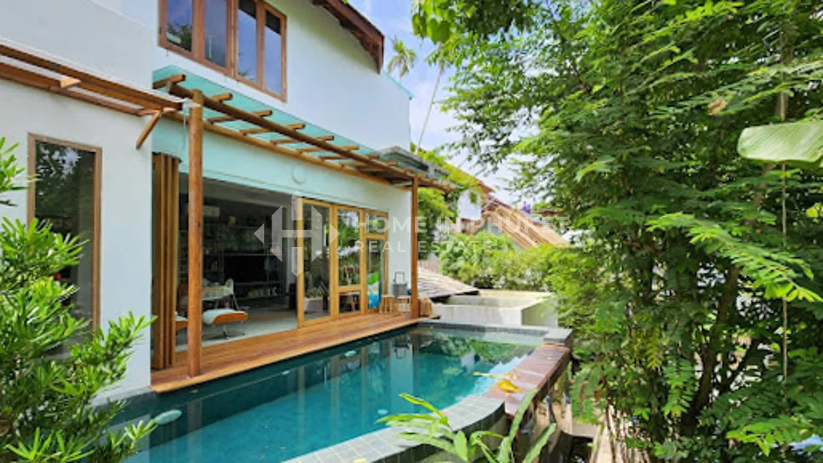 4-Bed Loft Style Pool Villa with Rooftop - Home In Phuket